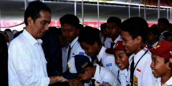 Belajar Bahasa `Ngapak`, Jokowi: `Inyong Kencot`! | Dream.co.id