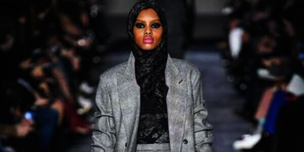 Amina Adan, Model Berhijab yang Kejutkan Milan Fashion Week | Dream.co.id