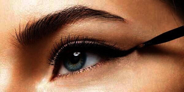 5 Tips Memakai Eyeliner untuk Bentuk Mata Almond | Dream.co.id