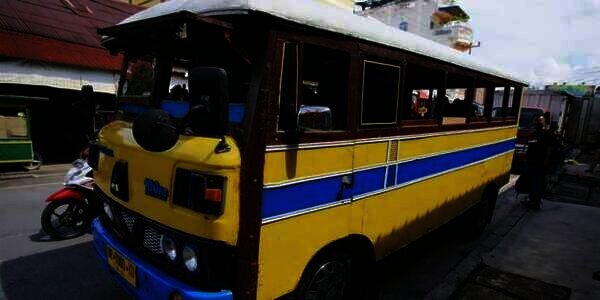 Unik Banget, Bus di Kepulauan Riau Ini Terbuat dari Kayu | Dream.co.id