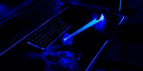 Ada Sumpit Glowing untuk Gamer, Biar Makan Lebih Nyaman | Dream.co.id