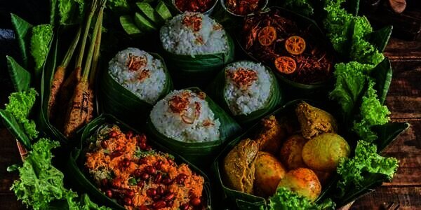 Ide Makan Siang Bersama Keluarga di Rumah, Tampah Nasi Bali Ini Bakal ...