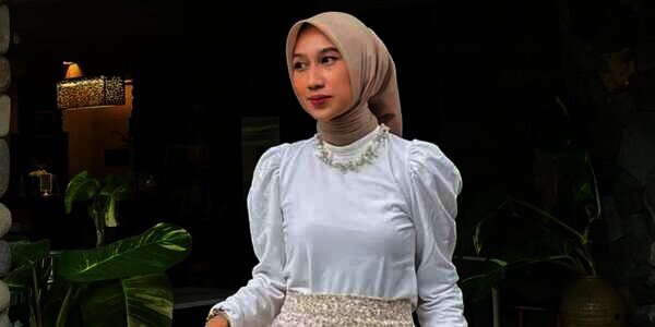 Inspirasi Outfit Weekend, Tetap Feminin Meski Tanpa Warna Merah Muda ...