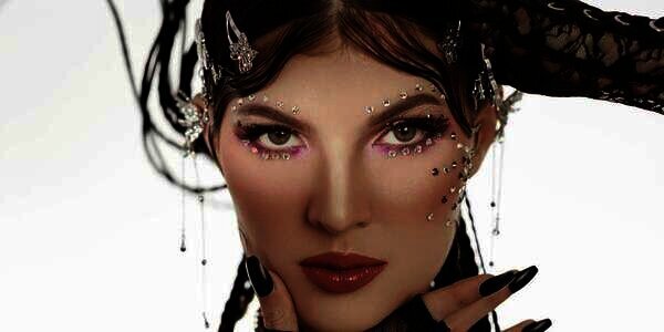 Bertabur Pearl, Makeup Mikaila Patritz Memukau! | Dream.co.id