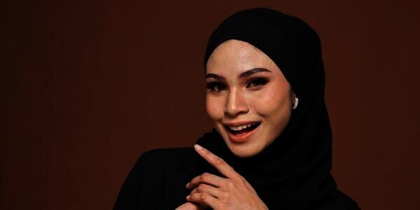 Rias Wajah dengan Gaya Natural Pakai Skincare Multifungsi | Dream.co.id