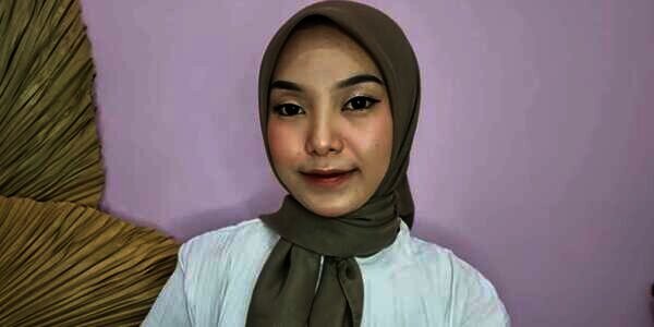 Tutorial Hijab Bella Square untuk Ngabuburit, Simpel dan Nyaman Dipakai | Dream.co.id