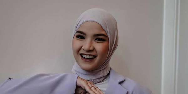 Summer Look Hijab Marsha Natika, Mix Warnanya Bikin Gemas | Dream.co.id