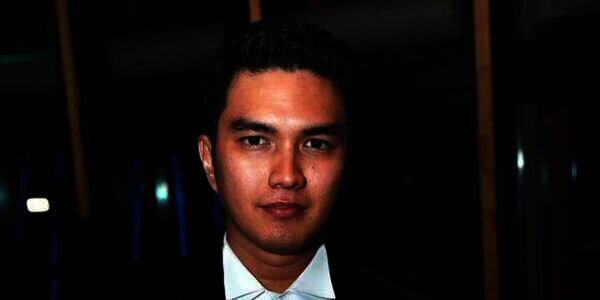 Ikat Sepatu Jebol Pakai Tali Rafia Saat Manggung, Aldi Taher Panen ...