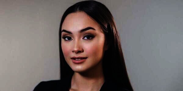 Makeup Bold Caitlin Halderman, Warna Lipstik Jadi Statement | Dream.co.id