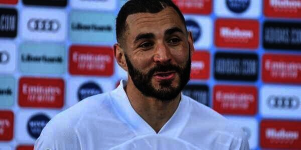 Momen Karim Benzema Takjub Lihat Kabah Saat Ibadah Umroh: Masya Allah ...