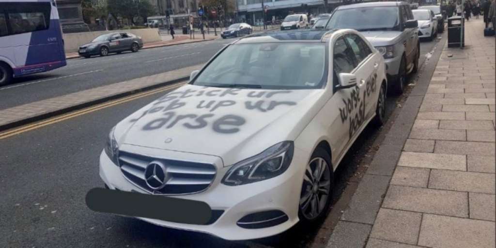 Mercy Putih Penuh Coretan Luapan Emosi, Siapa Pelakunya? | Dream.co.id