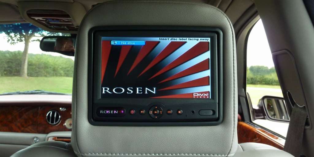 Tips Memilih TV Monitor yang Pas Buat Mobil Keluarga | Dream.co.id