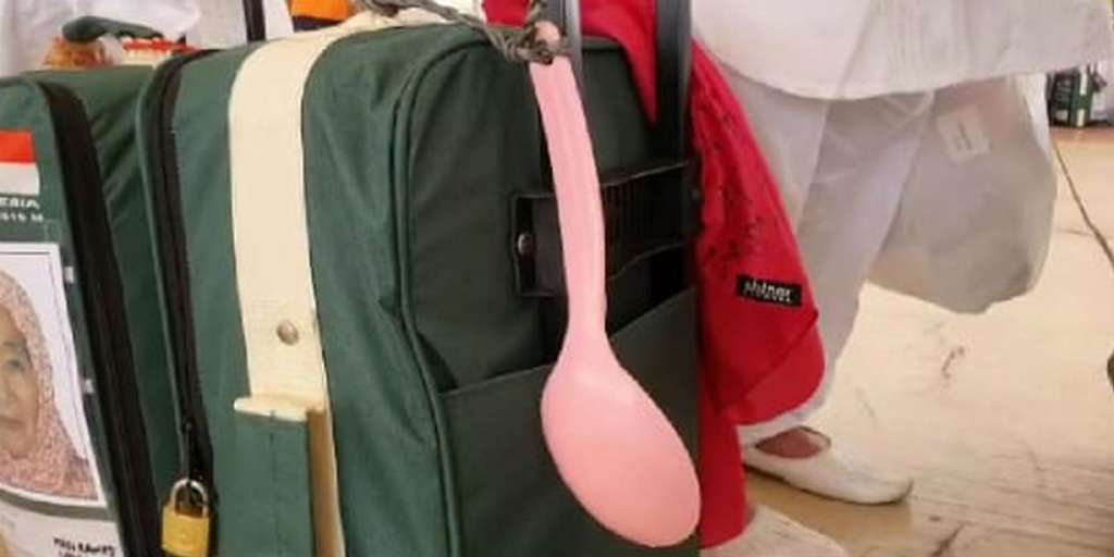 Penanda Koper Jemaah Haji Indonesia, Mulai Centong hingga Gelas | Dream ...