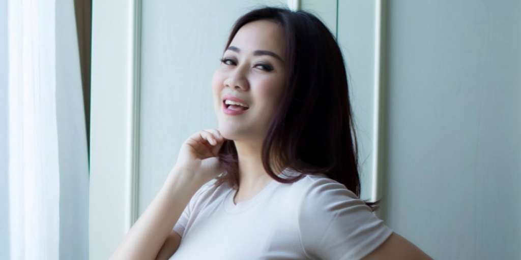 Buka-bukaan di Kanal YouTube, Tante Ernie Jawab Hal-Hal Pribadi | Dream.co.id