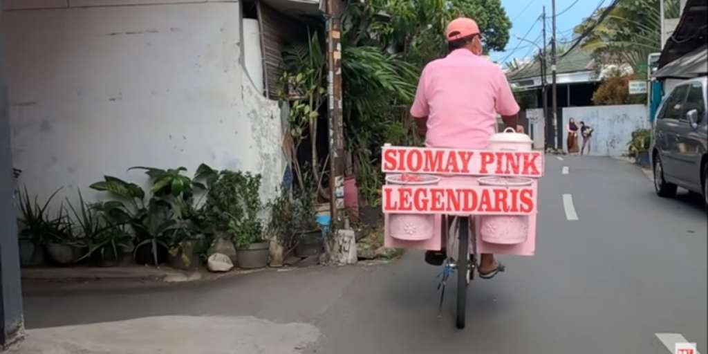 Kisah Pilu Sriyono, Miliarder Bangkrut Kembali Jualan Siomay Keliling ...