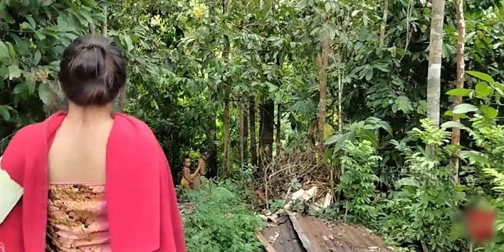 6 Potret Gadis Dayak Mandi Di Sungai Cantiknya Bikin Geger Photo 1 Id