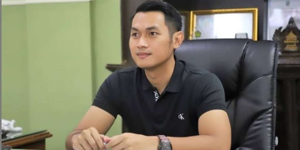 Potret Aditya Halindra, Bupati Tuban Tampan yang Viral Jadi Idola ...
