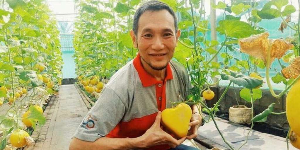 Bos Jalan Tol Jusuf Hamka Jualan Nasi Kuning Rp3.000 Buat Kaum Dhuafa | Dream.co.id