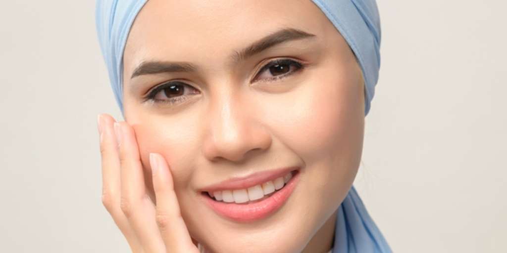 Trik Menggunakan Highlight Agar Riasan Glowing Natural | Dream.co.id