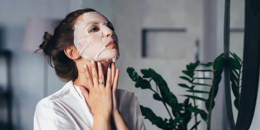 Rutin Pakai Sheet Mask Kok Malah Bikin Wajah Jadi Jerawatan? Mungkin ...