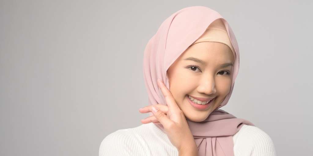 Trik Bikin Rahang Tegas dan Wajah Tirus Seperti Supermodel dengan Teknik Kontur | Dream.co.id