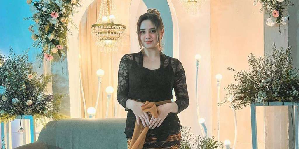 Jarang Tersorot, Cantiknya Potret Kakak Aliando Syarief, Kaia Syarief ...