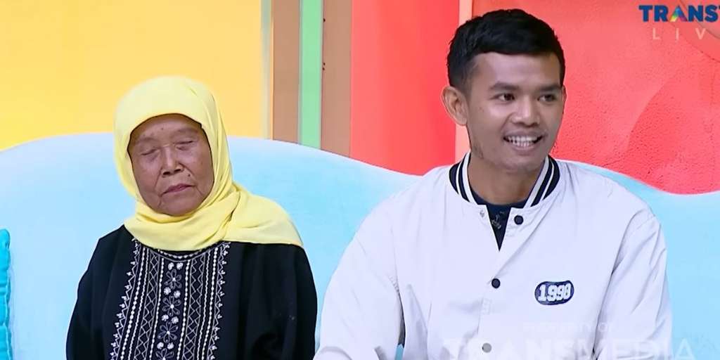 Sultan Akhyar Bikin Konten Live TikTok Nenek-Nenek Mandi di Kubangan, Penghasilannya Bikin ...