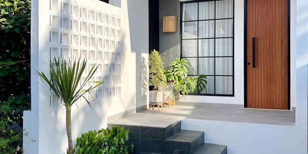 Dinding Roster Putih Bikin Pembatas Rumah Tampak Manis | Dream.co.id