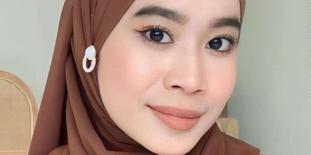 Pashmina Terlihat Beda dengan Anting, Lihat Tutorialnya | Dream.co.id