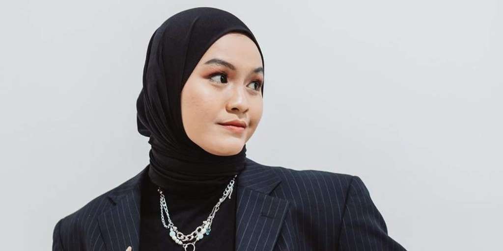 Style Hijab Memikat Salma Salsabil, Juara Indonesian Idol 2023 | Dream ...