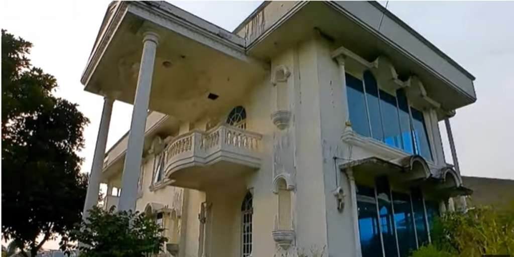 10 Potret Rumah Mewah Bak Istana Sultan yang Terbengkalai, Ada Kisah ...