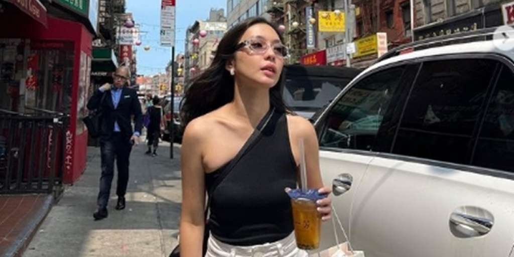 10 Potret Guru SD yang Kecantikannya Viral Bak Barbie, Kini Dihujat ...