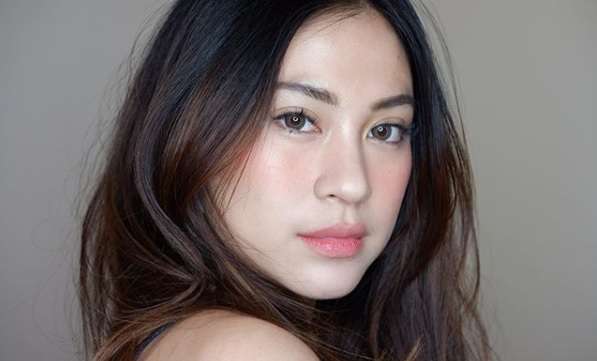 Tips Menjaga Kelembapan Bibir Ala Tyna Kanna Mirdad | Dream.co.id