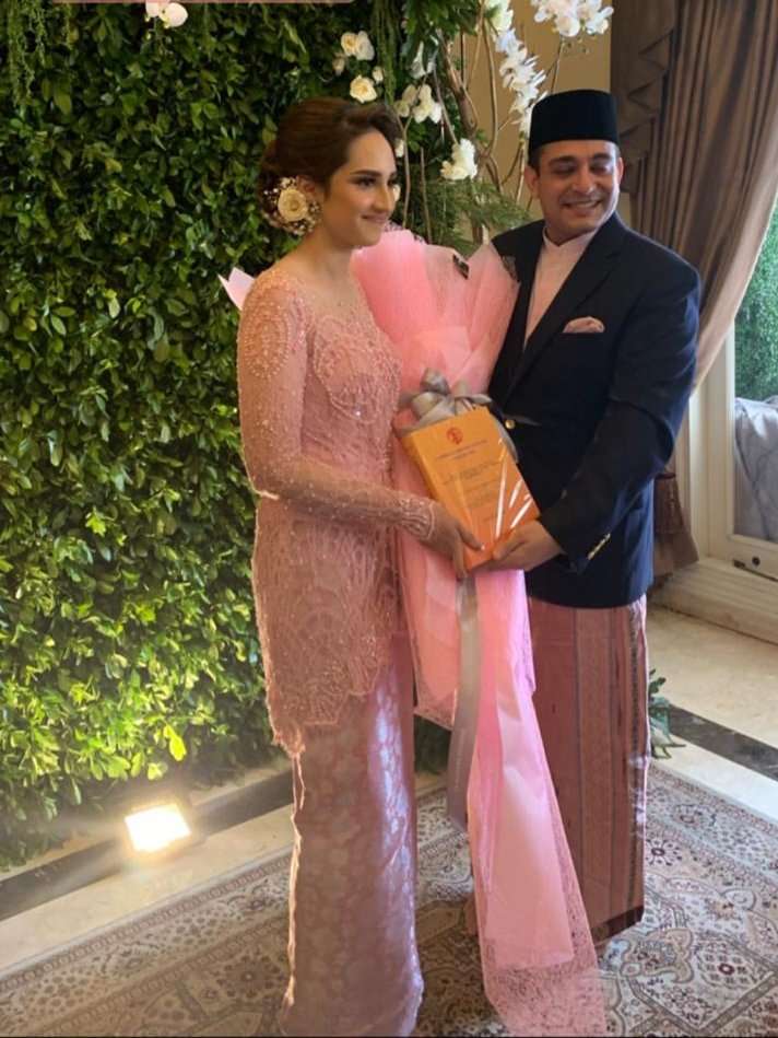 Cantiknya Tsamara Amany dalam Balutan Kebaya Pink | Dream.co.id