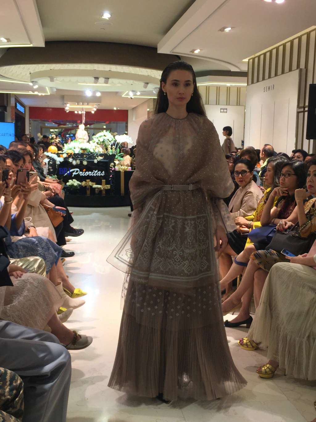 24 Look 'Golden Night' dari Sapto Djojokartiko | Dream.co.id