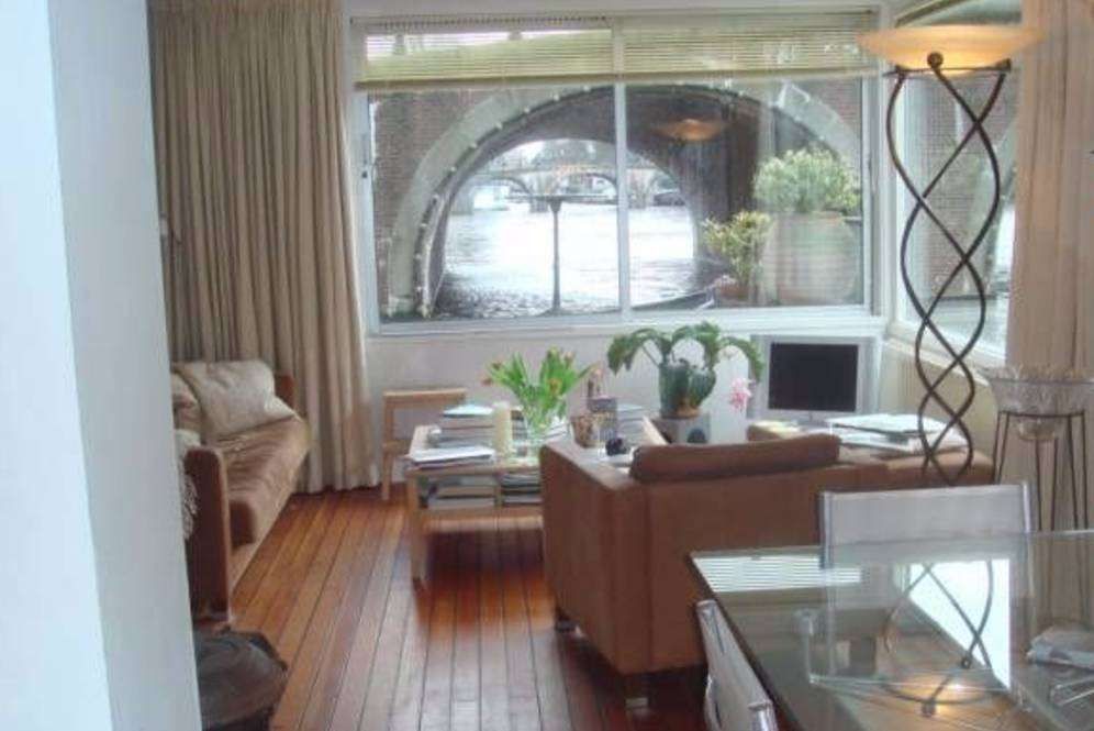 Desain Nyaman Rumah Apung di Sungai Amstel, Belanda | Dream.co.id