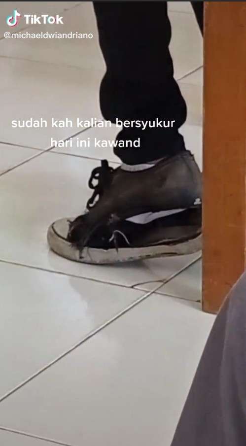 Pilu, Pelajar Terekam Kamera Pakai Sepatu Jebol ke Sekolah, Solnya ...