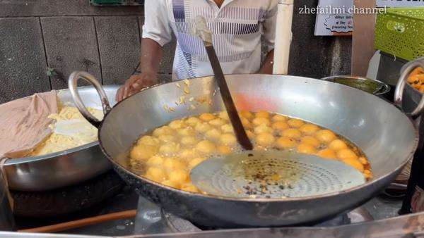 Mencicipi Camilan 'Tahu Bulat' ala India, Digoreng Dadakan dan Bikinnya ...