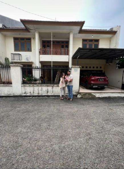 Transformasi Rumah Tua Dua Lantai Jadi Hunian Modern Minimalis yang ...