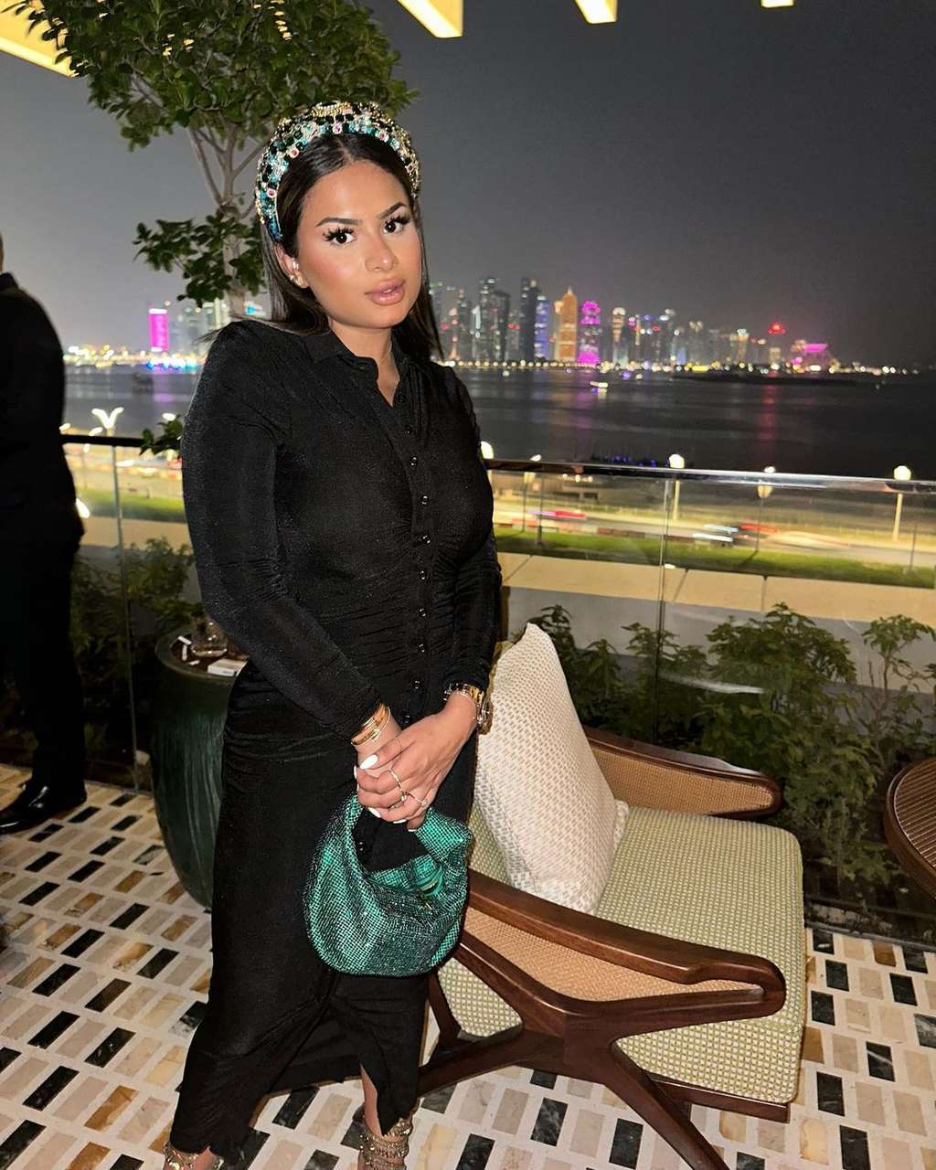 Tampilan Flawless dan Elegan Influencer Qatar Husnaa Malik | Dream.co.id