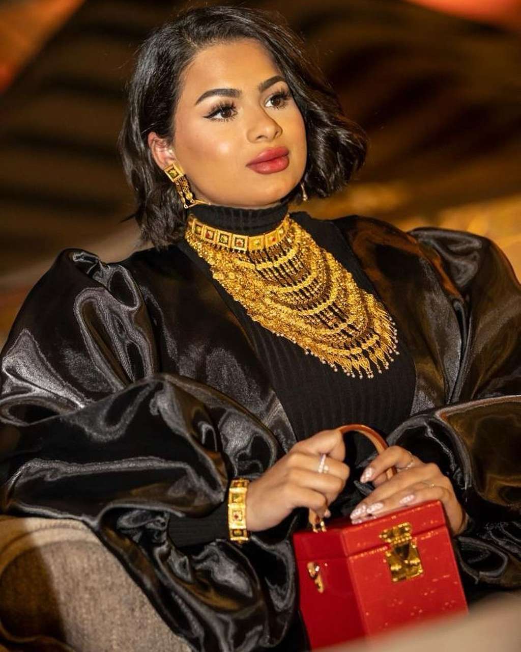 Tampilan Flawless dan Elegan Influencer Qatar Husnaa Malik | Dream.co.id