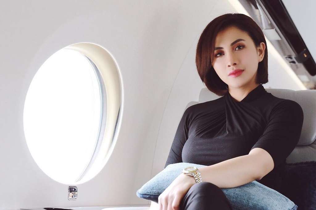 7 Potret Mantan Pramugari Private Jet Kelly Divsha, Pilih Resign Demi ...