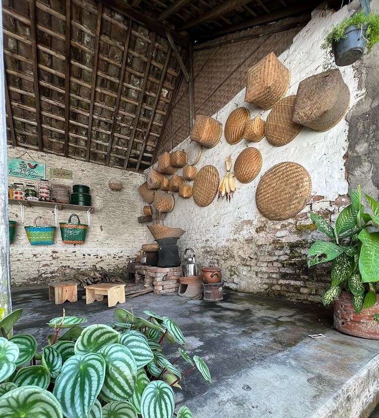 Nostalgia Dapur Tungku Kayu, Bentuknya Masih Dipertahankan | Dream.co.id