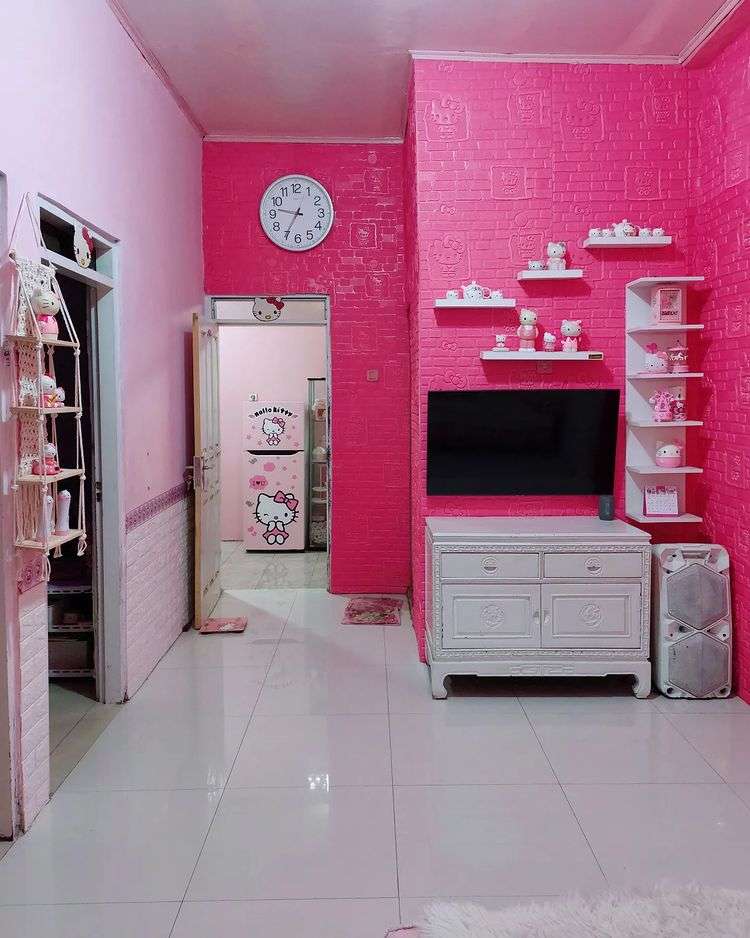 Rumah Hello Kitty di Bandung, Teras Hingga Ruang Cuci Warna Pink ...