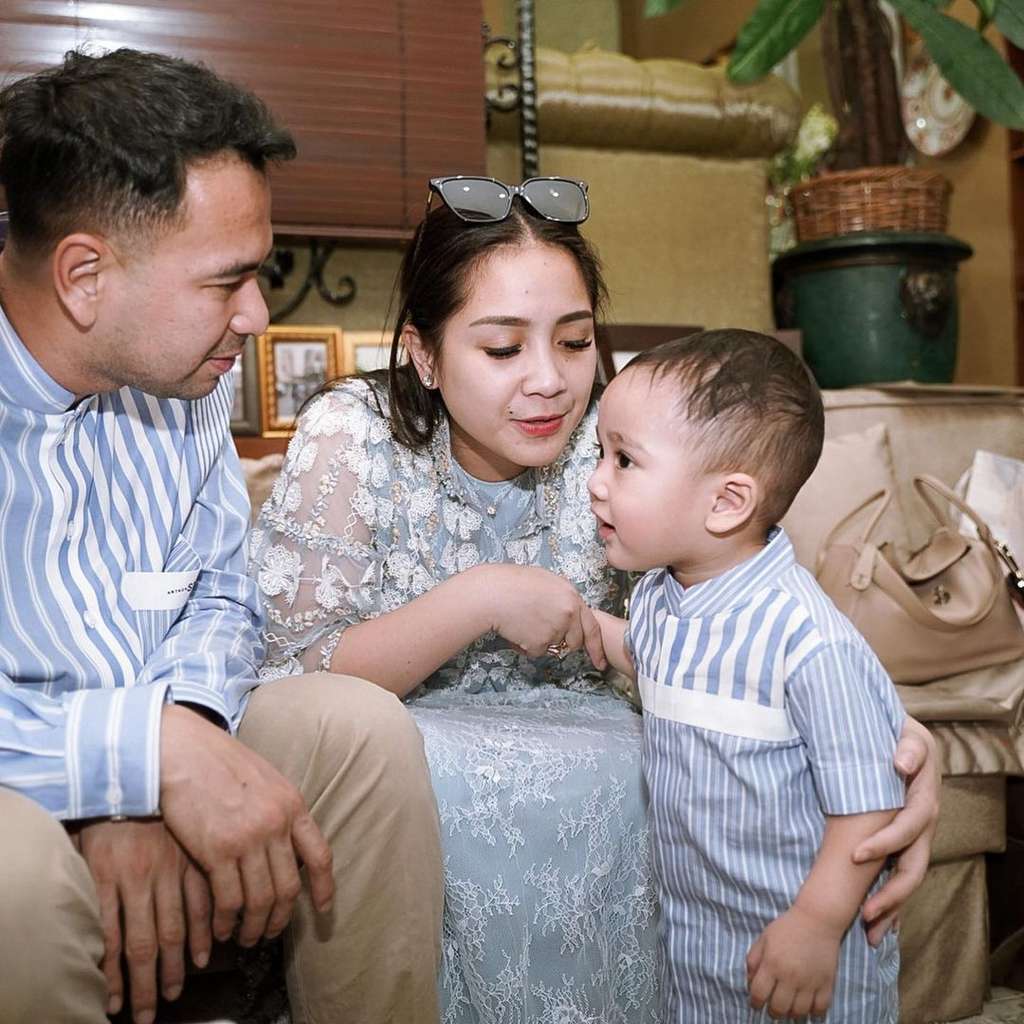 Rayyanza Tetap Bikin Gemas Saat Lebaran, Kali Ini Belajar Sungkem ...