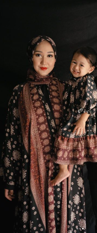 Style Batik Classy Dian Pelangi, Scarf Hingga Dress | Dream.co.id