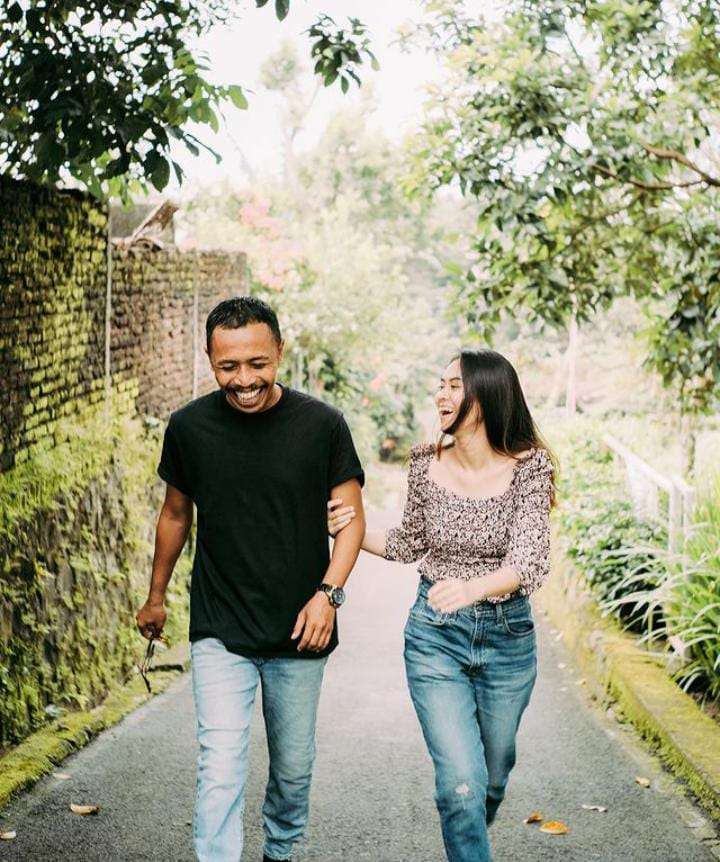 5 Potret Dwinda Ratna, Istri Mas Pur Tukang Ojek Pengkolan yang Makin ...
