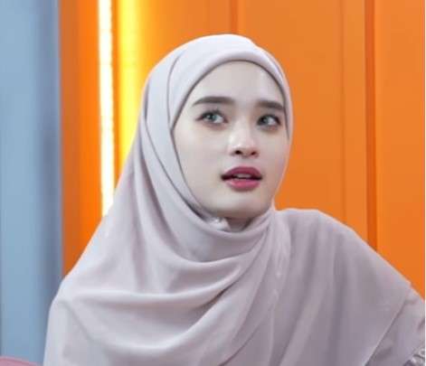 Lepas Cadar, Style Inara Rusli Tetap Anggun dengan Hijab Syar'i | Dream ...
