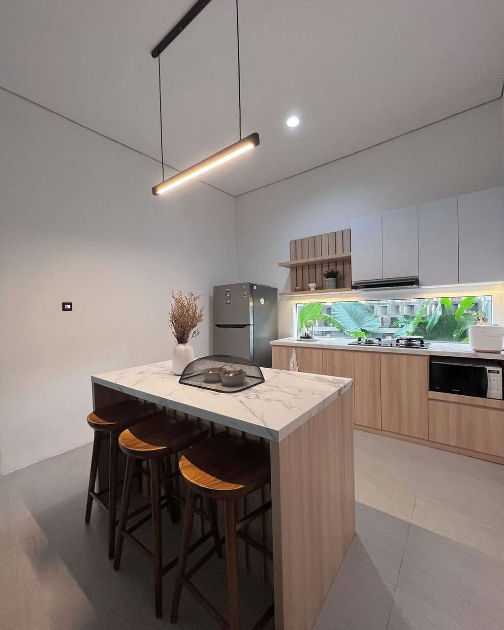 Ide Seru, Dapur Terang dengan Kaca Panjang Mengintip | Dream.co.id