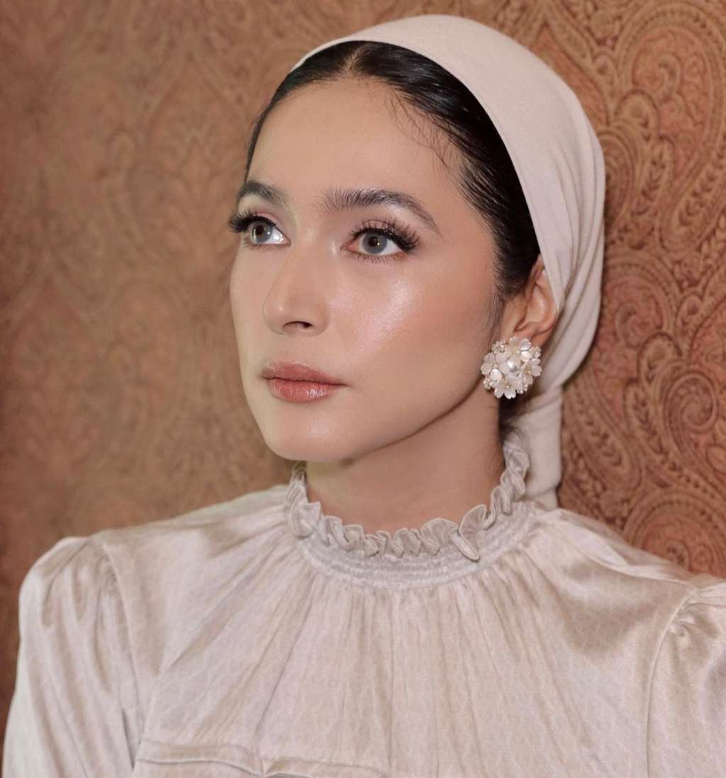 Pulasan Makeup Tipis Nabila Syakieb, Natural Bikin Terpana | Dream.co.id